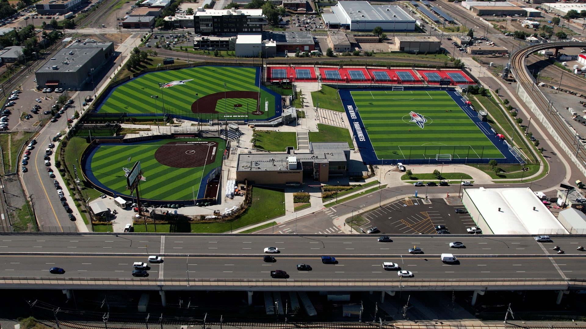 Student-athletes kick off season with lofty goals, big weekend - Early Bird